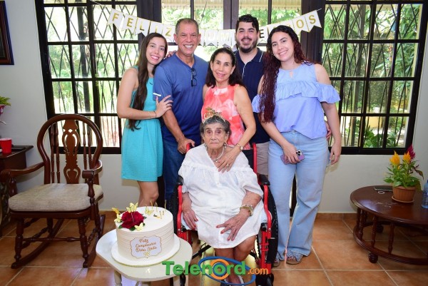 Celebran el cumpleaños de Doña Linda Polanco - Telenord.com