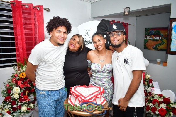 Celebran feliz cumpleaños de Rosa Elba Brito - Telenord.com